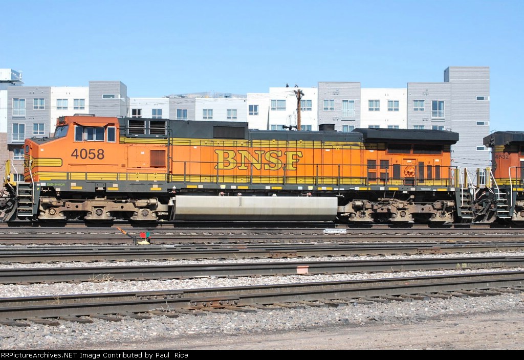 BNSF 4058